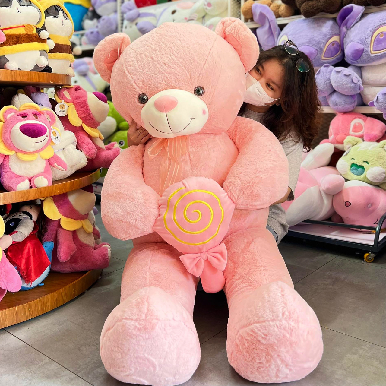 Gấu Teddy Smooth ôm kẹo - Shop GẤU BÔNG TEDDY - gaubongcaocap.com