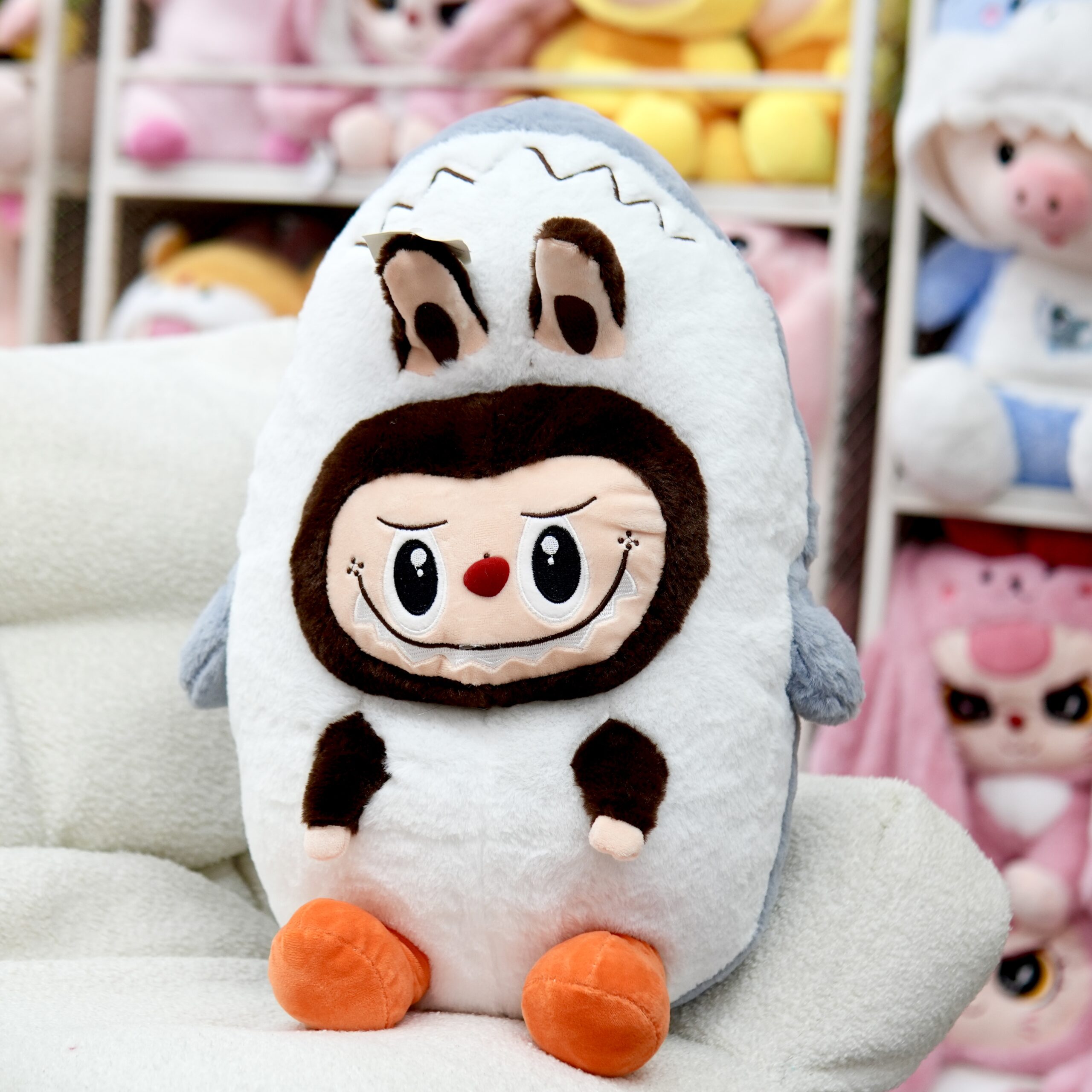 Gấu Bông Labubu cosplay Cá Mập - Shop Gấu Bông Labubu - gaubongcaocap.com